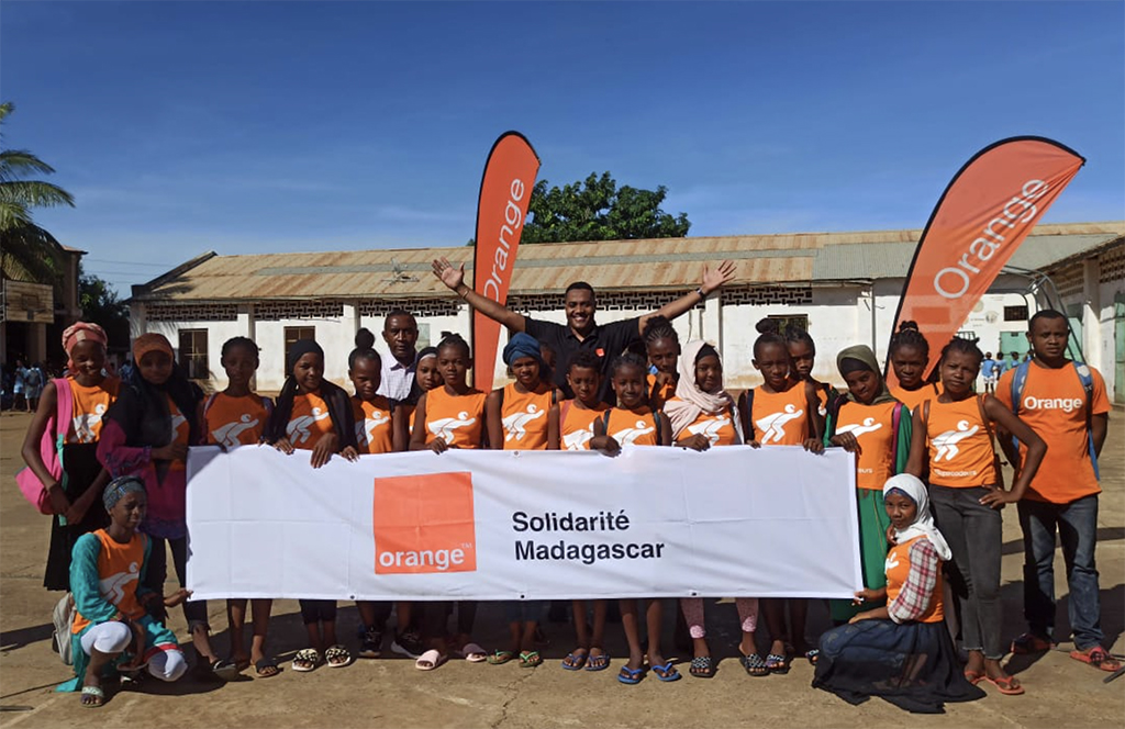Des Ateliers SuperCodeurs dans nos Ecoles Numériques à Majunga et Tamatave | Orange Engage for ...