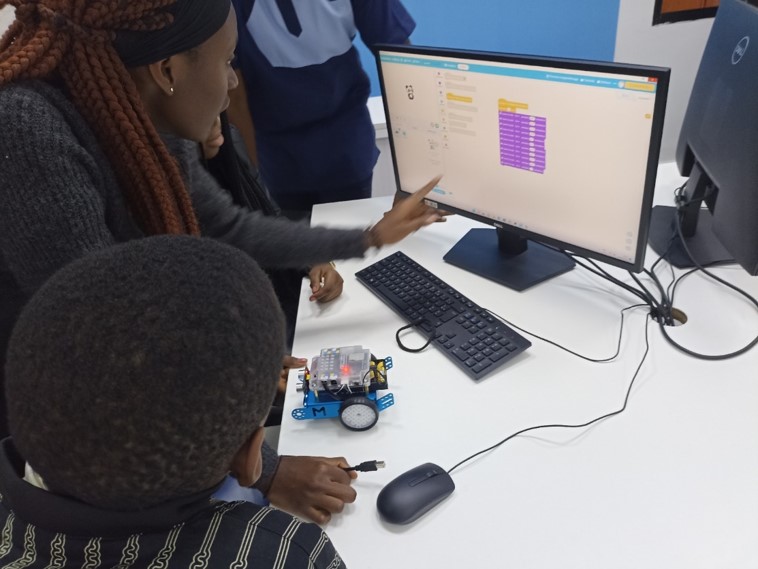 Maker Junior | Orange Engage for Change